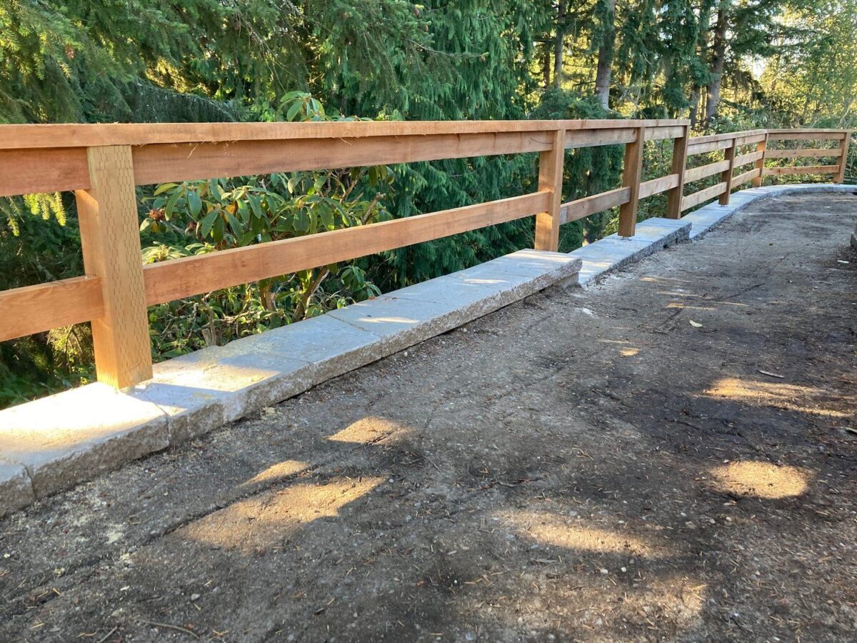 Experience Modern Elegance with Horizontal Style Fences by Atomic Fence